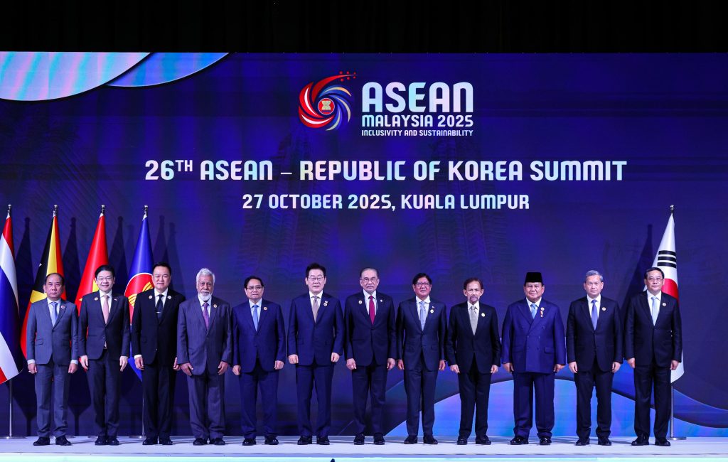 ASEAN Leaders Gather for Family Photo at 47th ASEAN Summit in Kuala ...